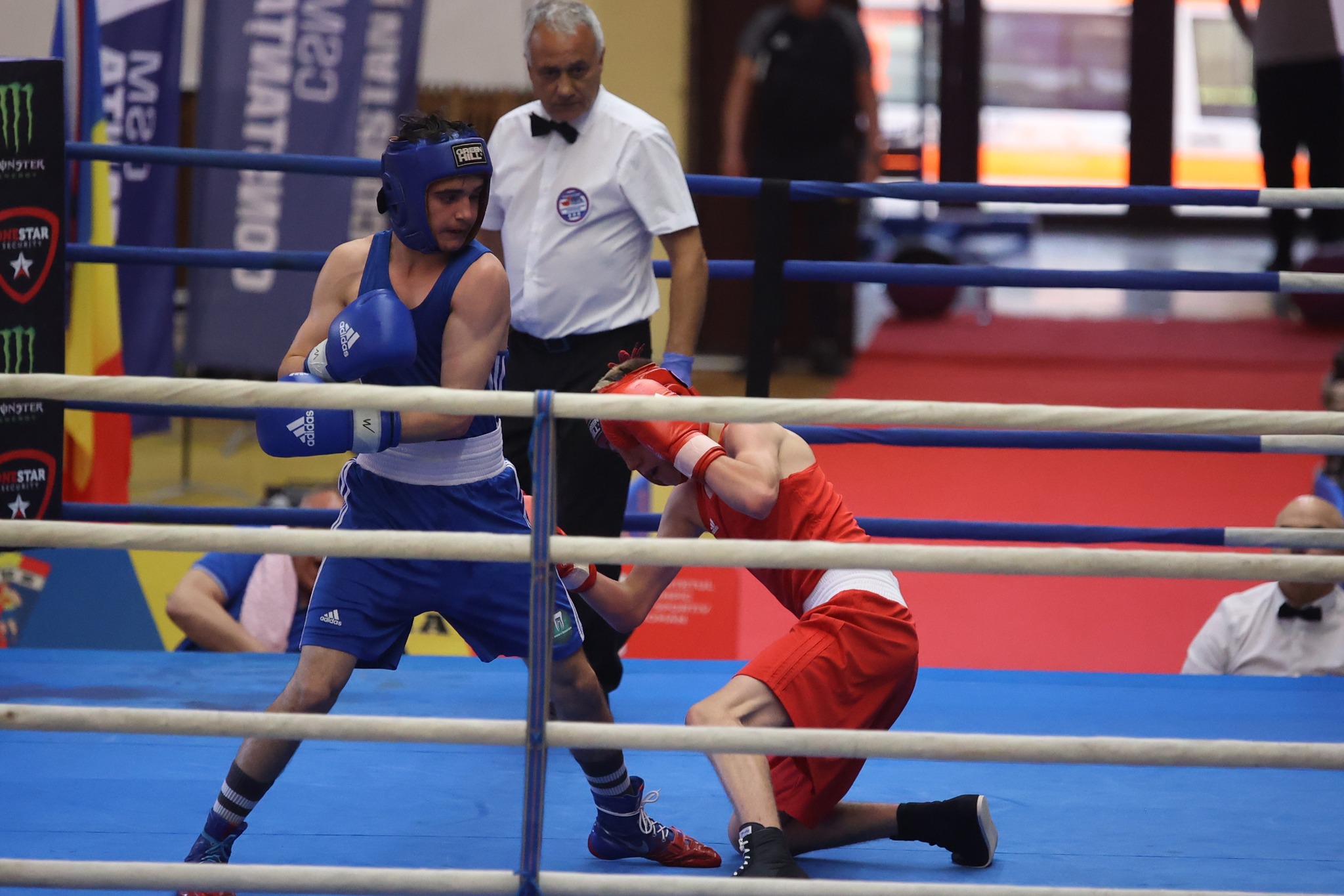 Show de zile mari în prima zi a turneului internațional de box "Mănușa ...