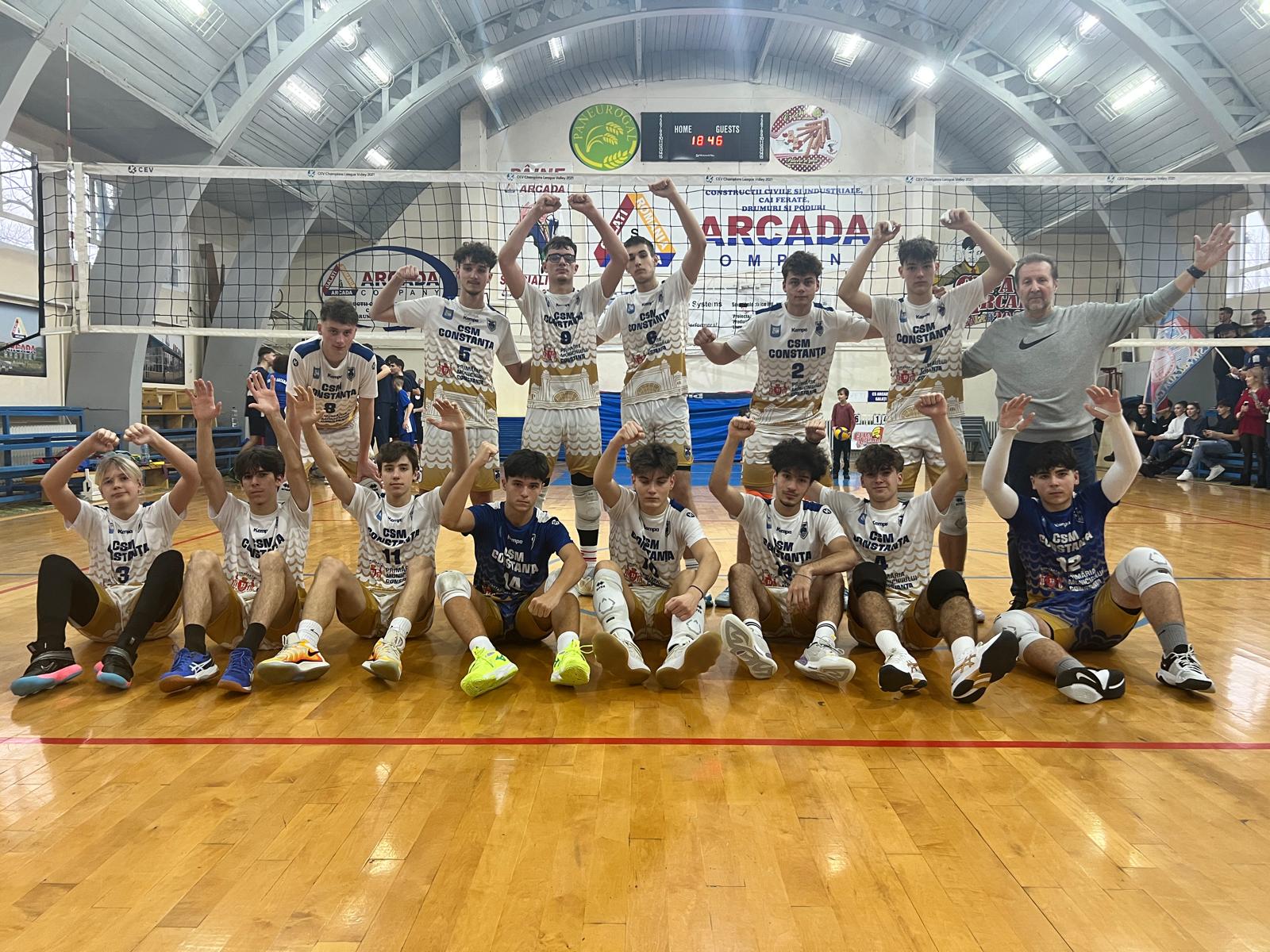 Se lucrează în pepiniera de volei a clubului! Cadeții și juniorii vor ...